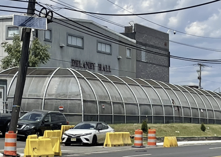 Las redadas de ICE están poniendo en apuros a las industrias de NJ que ...
